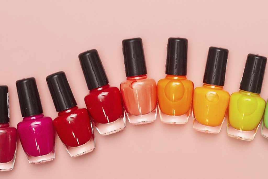 Como disfarçar unhas com esmalte descascando? Veja truques geniais para ...