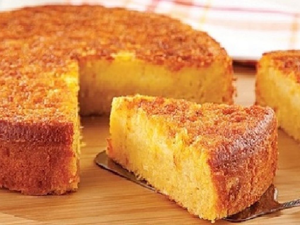 Conheça o bolo de milho com coco: veja como é fácil fazer essa delícia ...
