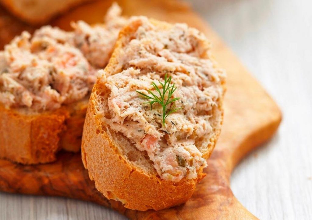 Patê de frango: receita perfeita de acompanhamento para seu lanche