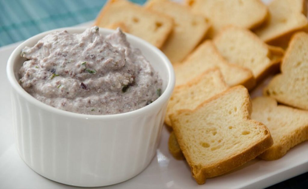 Patê de ricota com azeitona: delicioso e fica pronto em 10 minutos