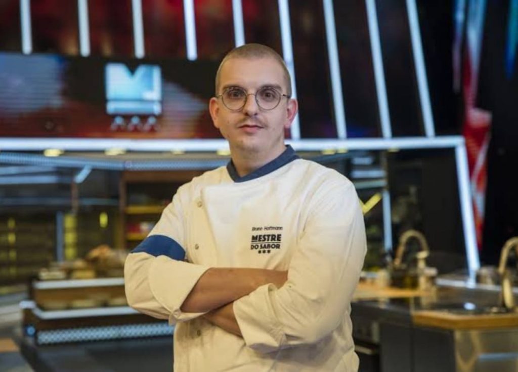 Robalo em manteiga com cambuquira, mandioquinha, farofa de amendoim e molho: chef de cozinha ...