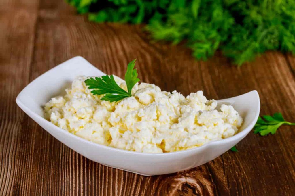 Receita de queijo cottage caseiro; saboroso e mais saudável
