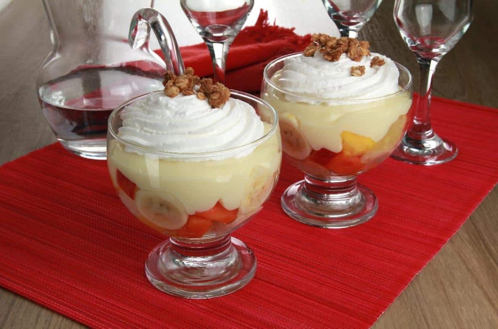 Receita de salada de frutas simples e cremosa: café da manhã nutritivo