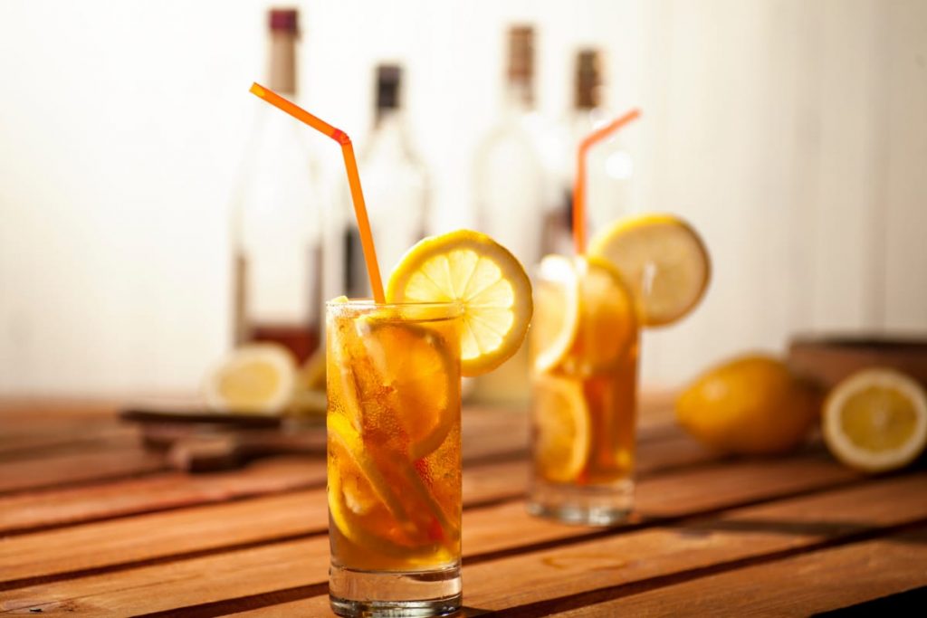 Drink Long Island Iced Tea com laranja: uma bebida mista diferenciada e ...