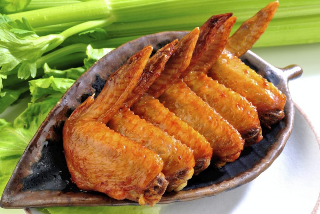 Asinha de frango assada e bem crocante: um aperitivo e prato principal