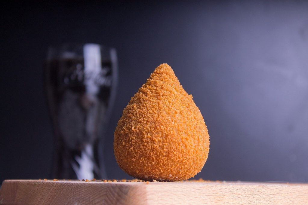 Coxinha assada de frango; confira uma receita para comer sem culpa