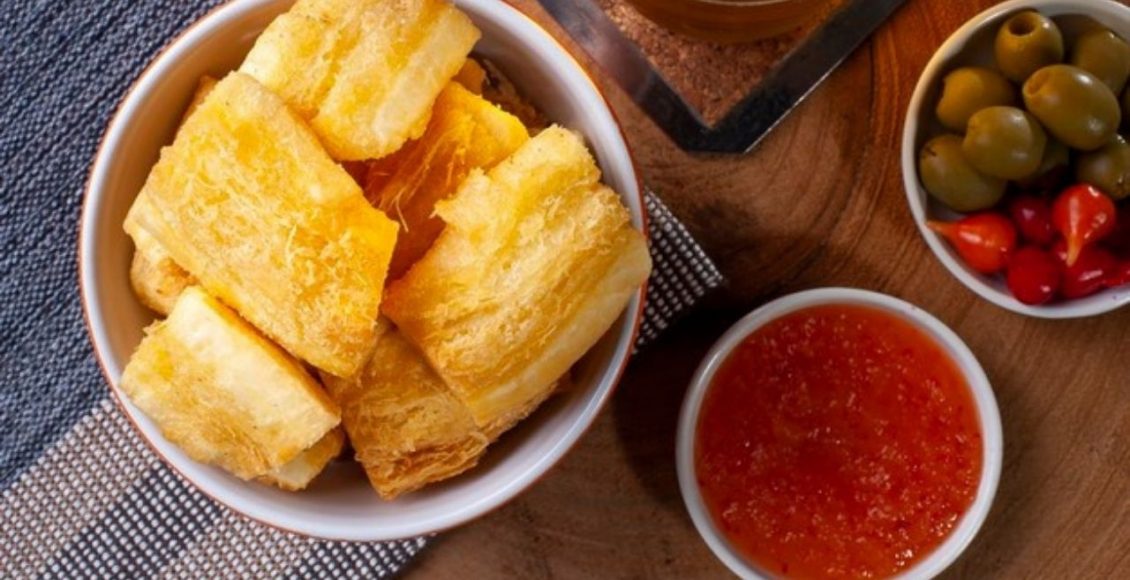 Receita de mandioca assada no forno: crocante por fora, macia por dentro