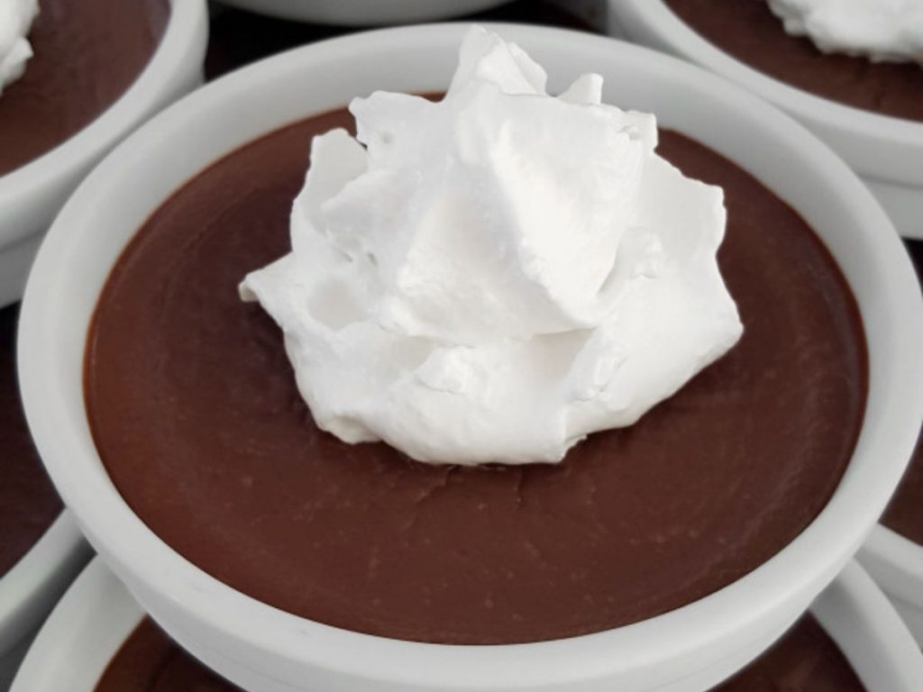 Pudim de chocolate assado no micro-ondas; uma delícia de brigadeirão ...