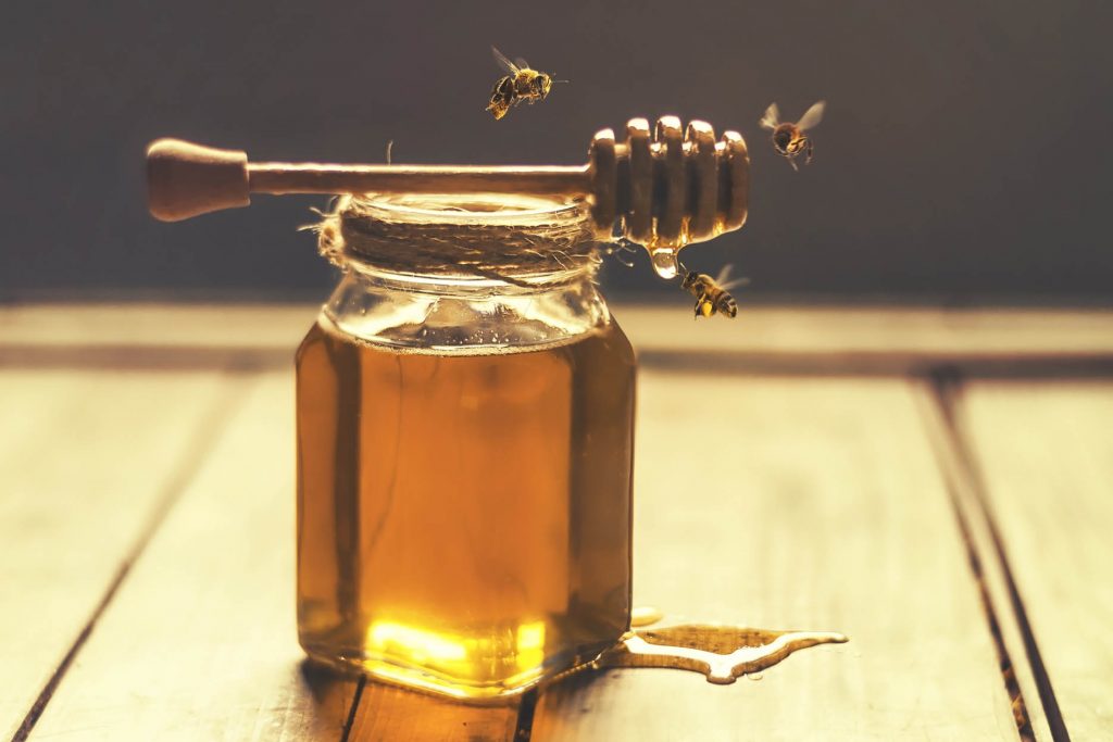 Benefícios do mel que você não conhecia: confira o que diz a medicina