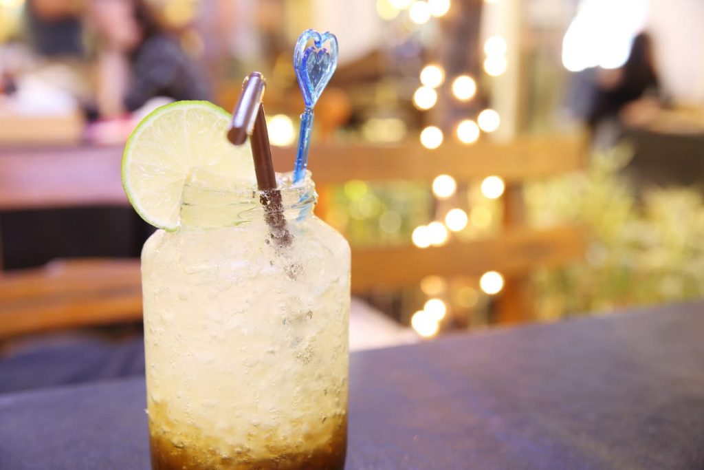 Fireball drink: conheça 2 variações da bebida mista dignas de um bar