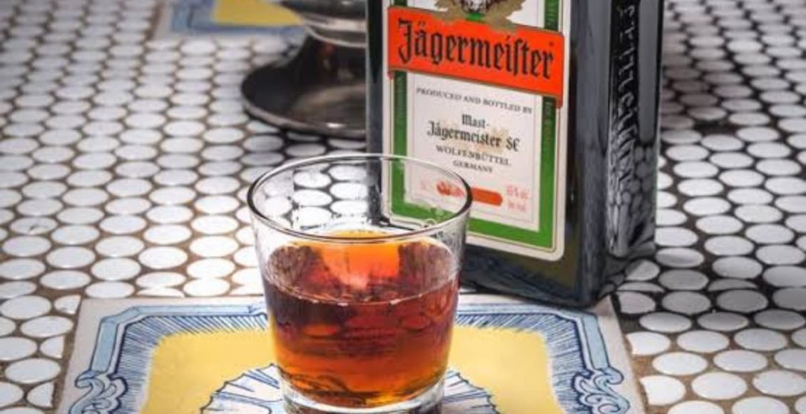 Jagermeister Drink: aprenda a tomar a bebida mista que está dominando o ...