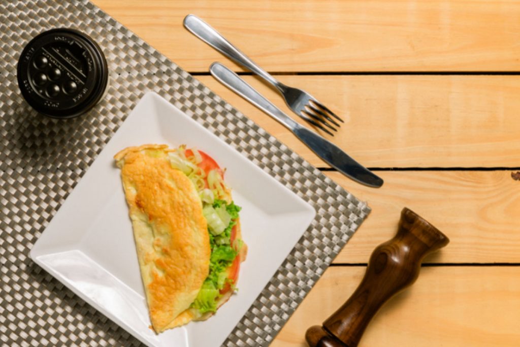 Crepioca de frango e legumes: receita fit para começar bem suas manhãs