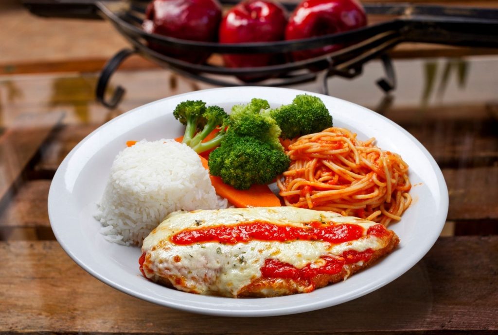 Bife a parmegiana especial: confira receita surpreendente