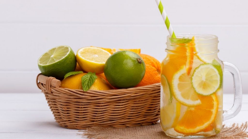 Dicas de como fazer e servir 03 receitas de água saborizada