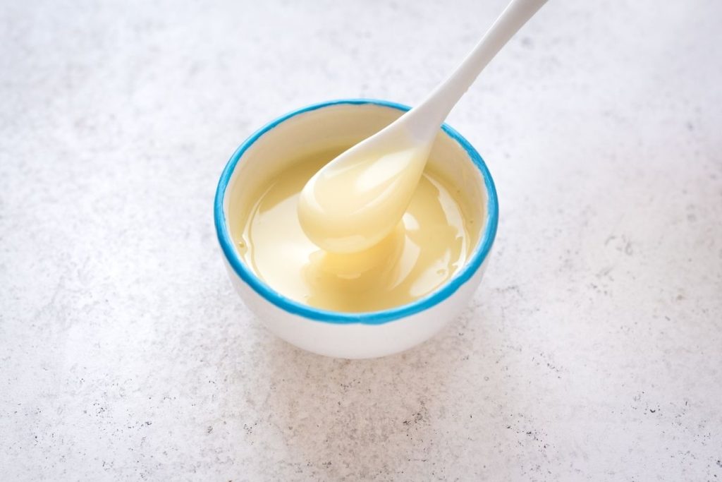 Como fazer leite condensado caseiro para usar em várias receitas